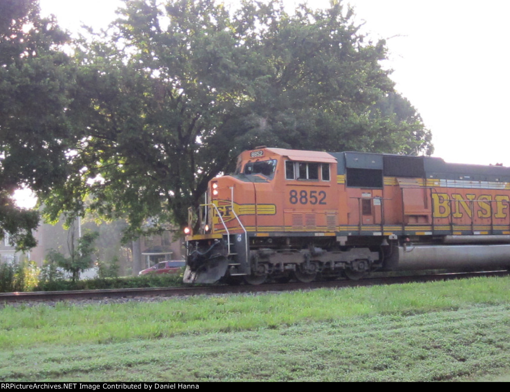 BNSF 8852